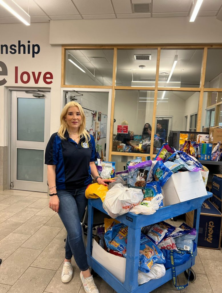 Teacher leads student news team that gives back to school and community ...