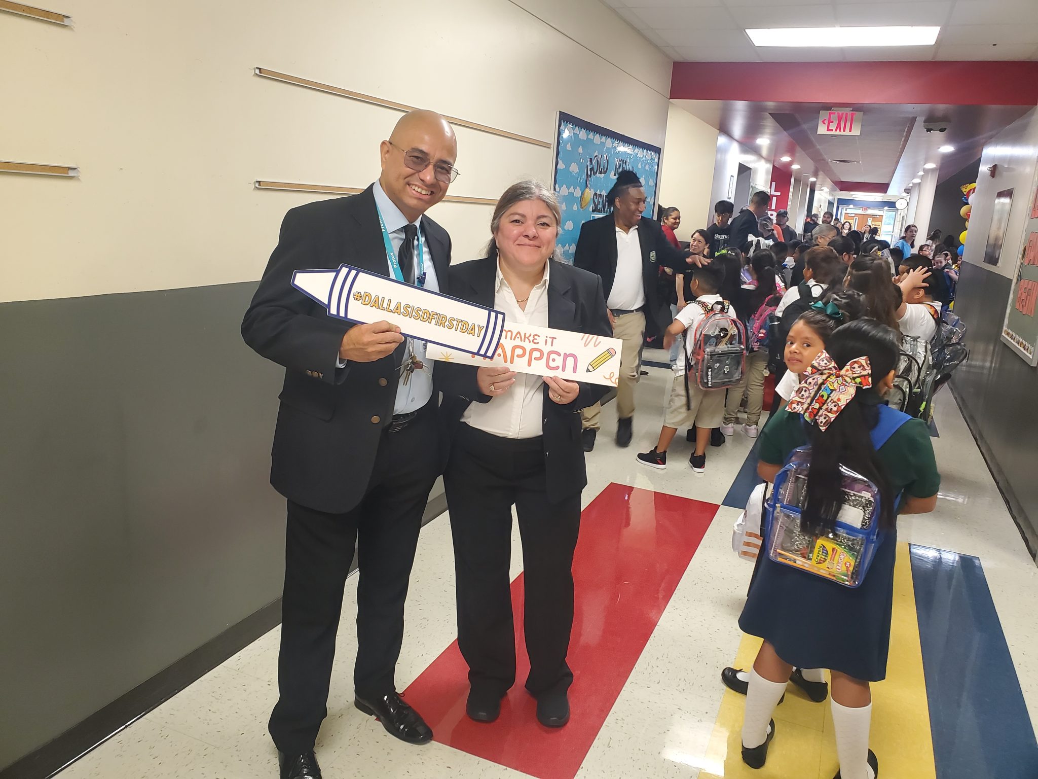 Dallas ISD team welcomes students on first day of school | Dallas ISD ...