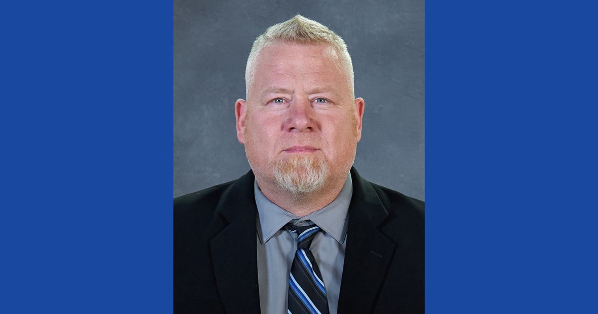 Coach on a mission to pursue a dream | Dallas ISD Staff News