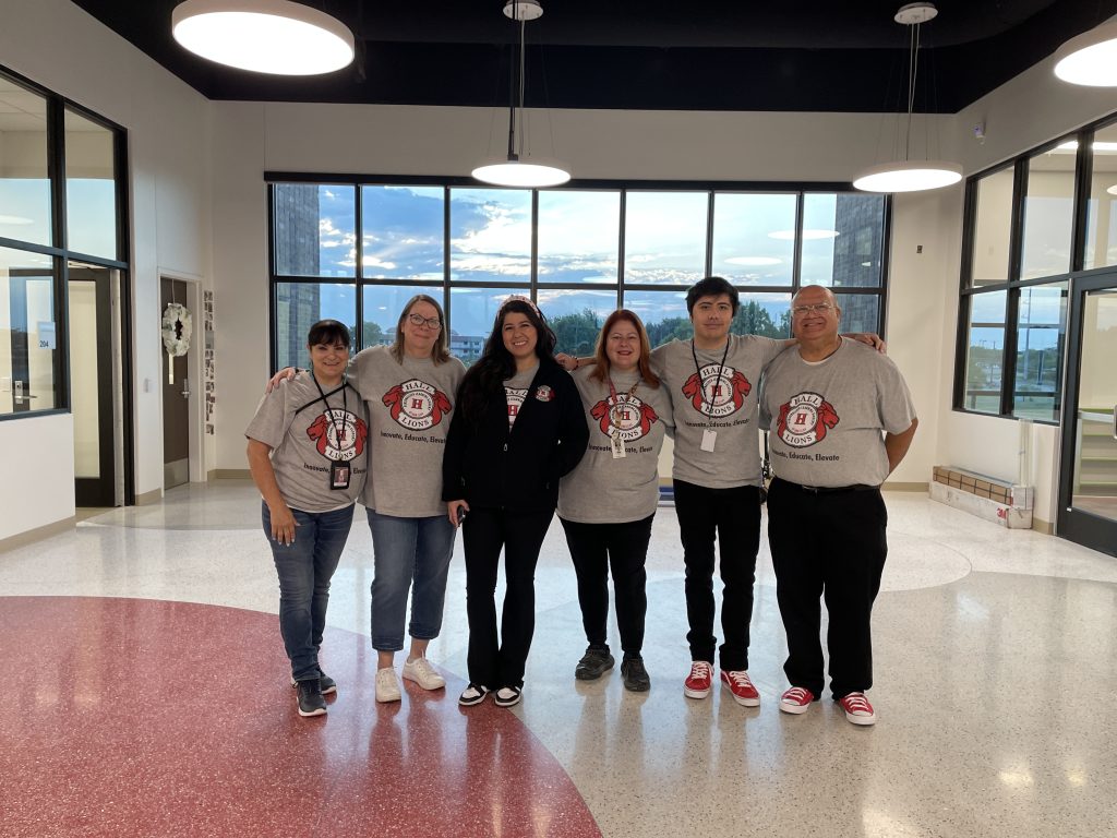 Dallas ISD team welcomes students on first day of school | Dallas ISD ...