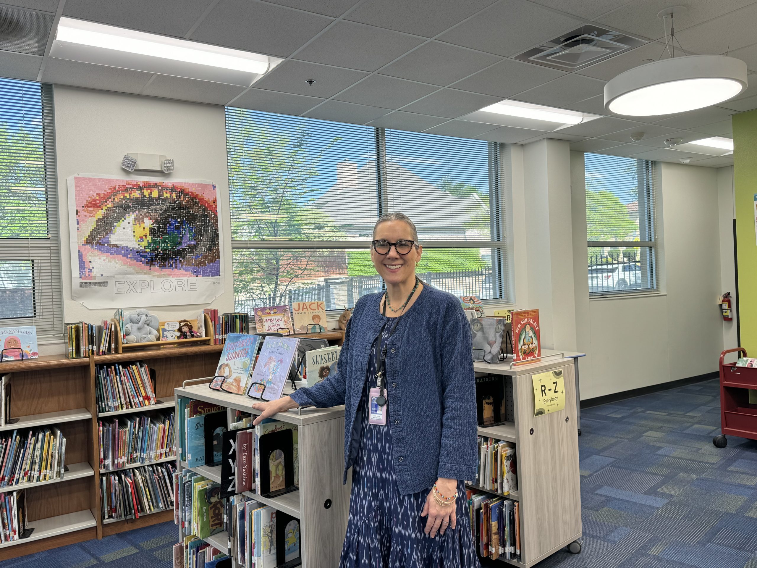 Neighborhood librarian continues legacy of teaching | Dallas ISD Staff News