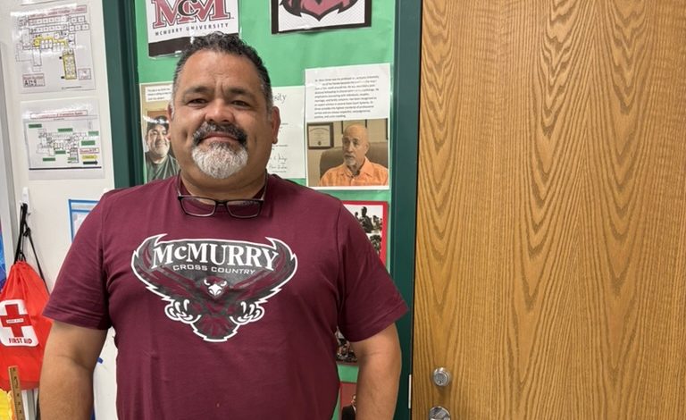 Finding his calling in teaching | Dallas ISD Staff News